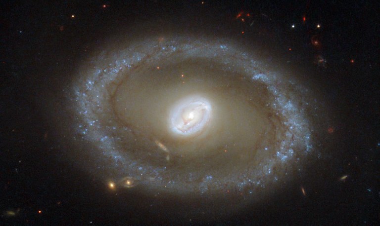 Active Galaxies Demystified – Cosmos at Your Doorstep